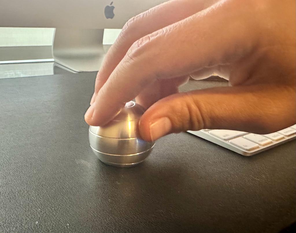Find Calm and Focus with Fidget Toys for Anxiety: Metal Fidget Spinner ...